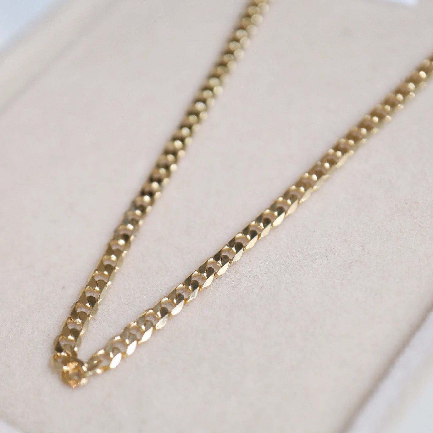 9kt Gold Curb Chain – Collective & Co.